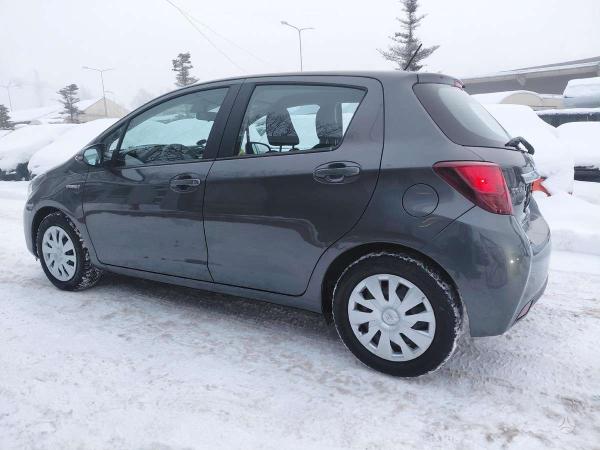Brown Toyota Yaris 2015 in Klaipeda, with an engine capacity of 1.50 L and mileage of 175 thousand km for 7850 €, photo 9 on AUTOMOTO.COM.LV
