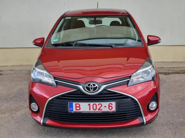 Brown Toyota Yaris 2015 in Ogre, with an engine capacity of 1.00 L and mileage of 127 thousand km for 7150 €, photo 2 on AUTOMOTO.COM.LV