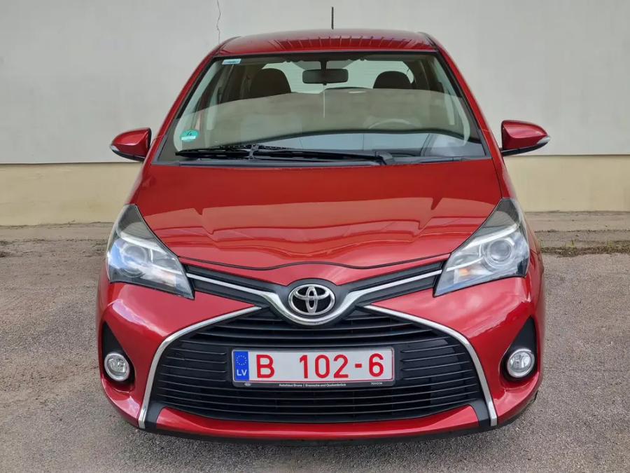 Brown Toyota Yaris 2015 in Ogre, with an engine capacity of 1.00 L and mileage of 127 thousand km for 7150 €, photo 3 on AUTOMOTO.COM.LV