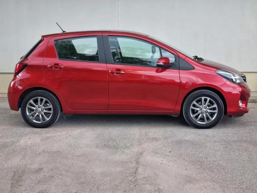 Brown Toyota Yaris 2015 in Ogre, with an engine capacity of 1.00 L and mileage of 127 thousand km for 7150 €, photo 5 on AUTOMOTO.COM.LV
