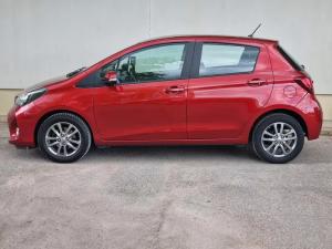 Brown Toyota Yaris 2015 in Ogre, with an engine capacity of 1.00 L and mileage of 127 thousand km for 7150 €, photo 6 on AUTOMOTO.COM.LV