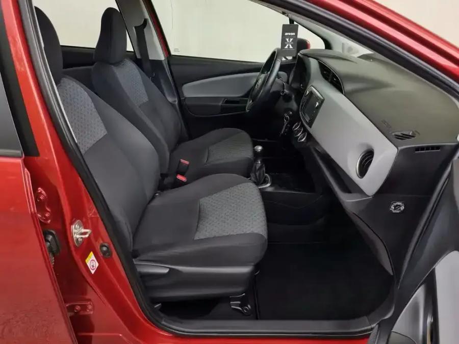 Brown Toyota Yaris 2015 in Ogre, with an engine capacity of 1.00 L and mileage of 127 thousand km for 7150 €, photo 10 on AUTOMOTO.COM.LV