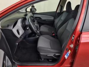 Brown Toyota Yaris 2015 in Ogre, with an engine capacity of 1.00 L and mileage of 127 thousand km for 7150 €, photo 11 on AUTOMOTO.COM.LV