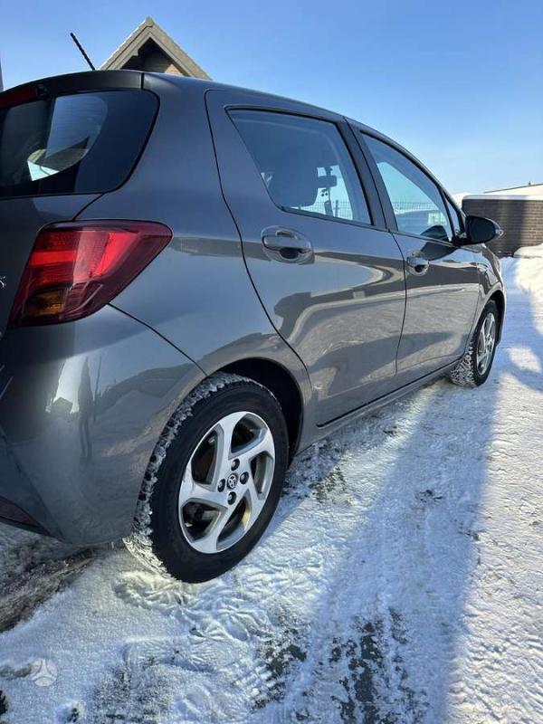 Brūns Toyota Yaris 2016 Šauļi, ar dzinēja tilpumu 1.50 L un nobraukumu 85 tūkst. km par 9500 €, foto 3 vietnē AUTOMOTO.COM.LV