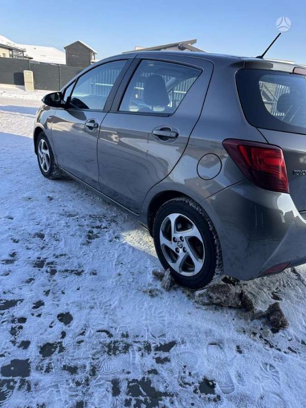 Brūns Toyota Yaris 2016 Šauļi, ar dzinēja tilpumu 1.50 L un nobraukumu 85 tūkst. km par 9500 €, foto 4 vietnē AUTOMOTO.COM.LV