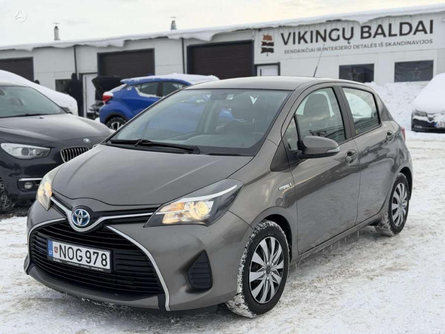 Brown Toyota Yaris 2016 in Utena, with an engine capacity of 1.50 L and mileage of 280 thousand km for 6290 €, photo 2 on AUTOMOTO.COM.LV