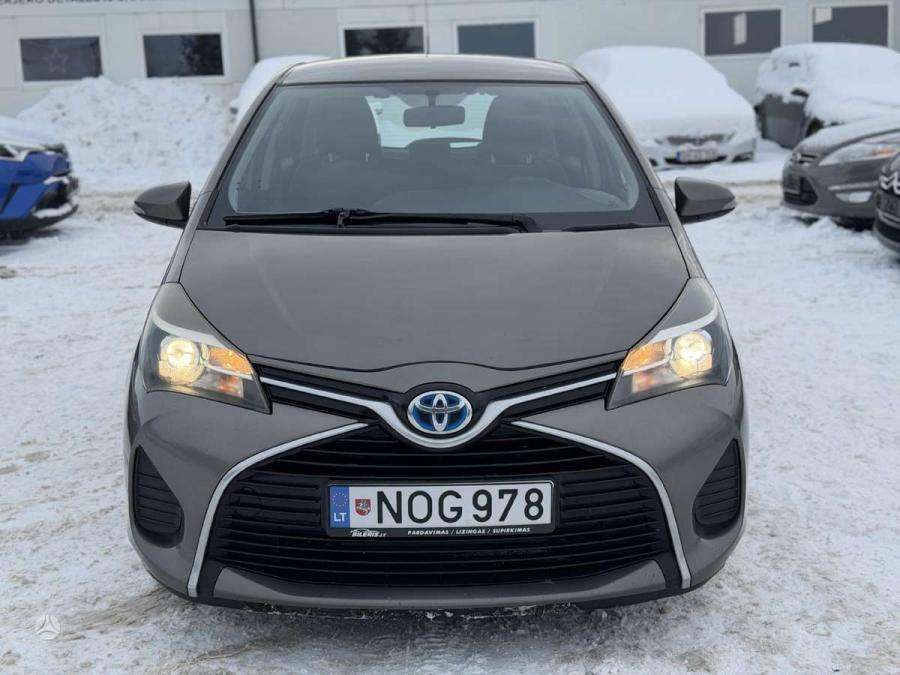 Brown Toyota Yaris 2016 in Utena, with an engine capacity of 1.50 L and mileage of 280 thousand km for 6290 €, photo 3 on AUTOMOTO.COM.LV