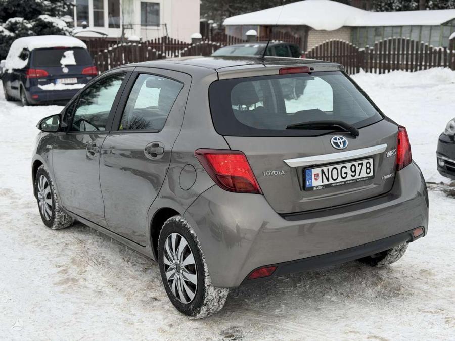 Brown Toyota Yaris 2016 in Utena, with an engine capacity of 1.50 L and mileage of 280 thousand km for 6290 €, photo 6 on AUTOMOTO.COM.LV