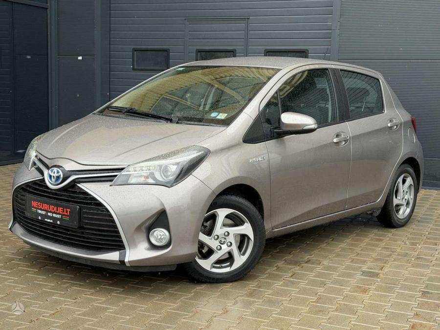 Brown Toyota Yaris 2016 in Vilnius, with an engine capacity of 1.50 L and mileage of 112 thousand km for 11555 €, photo 1 on AUTOMOTO.COM.LV