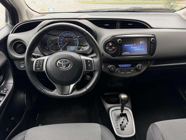 Brown Toyota Yaris 2016 in Vilnius, with an engine capacity of 1.50 L and mileage of 112 thousand km for 11555 €, photo 7 on AUTOMOTO.COM.LV