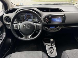 Brown Toyota Yaris 2016 in Vilnius, with an engine capacity of 1.50 L and mileage of 112 thousand km for 11555 €, photo 8 on AUTOMOTO.COM.LV