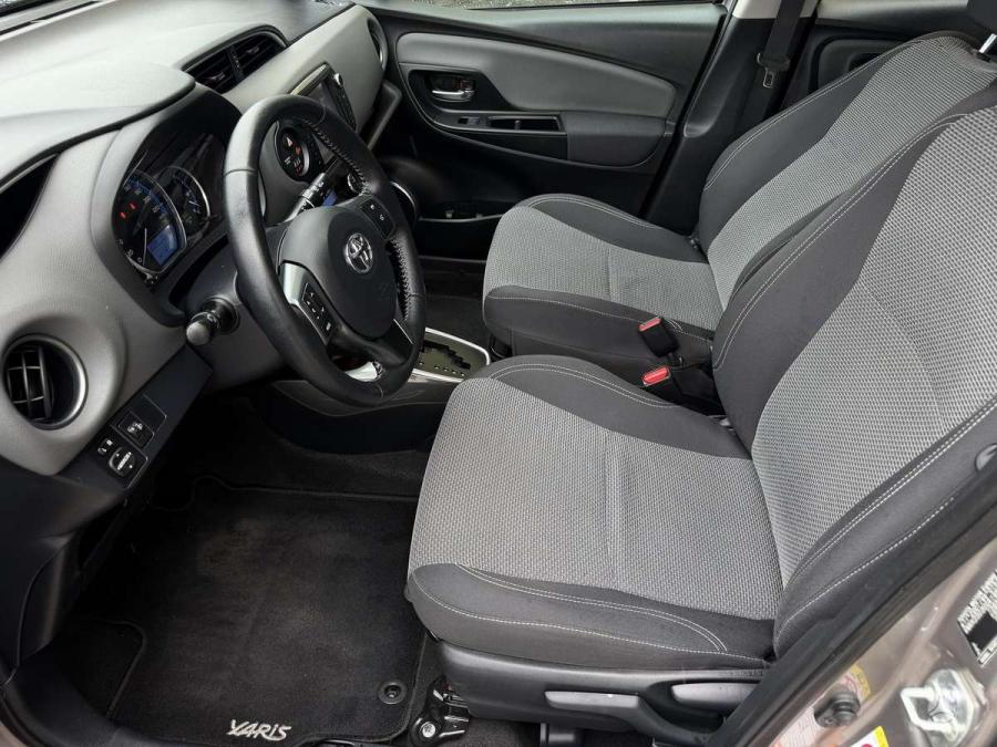 Brown Toyota Yaris 2016 in Vilnius, with an engine capacity of 1.50 L and mileage of 112 thousand km for 11555 €, photo 9 on AUTOMOTO.COM.LV