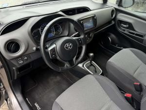 Brown Toyota Yaris 2016 in Vilnius, with an engine capacity of 1.50 L and mileage of 112 thousand km for 11555 €, photo 10 on AUTOMOTO.COM.LV