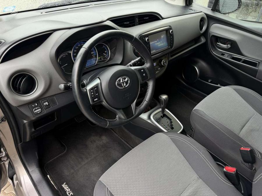 Brown Toyota Yaris 2016 in Vilnius, with an engine capacity of 1.50 L and mileage of 112 thousand km for 11555 €, photo 10 on AUTOMOTO.COM.LV