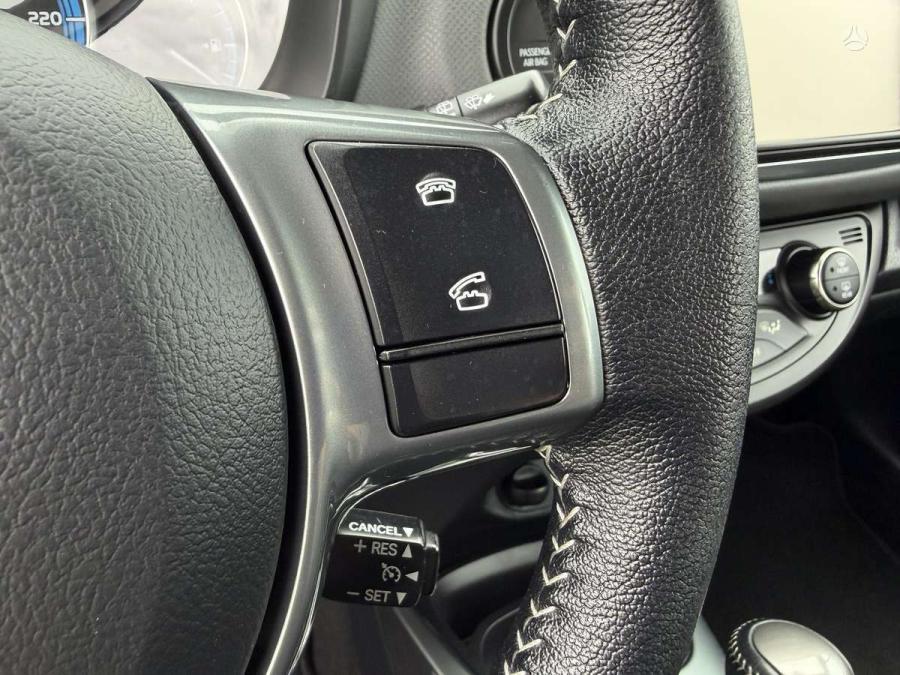 Brown Toyota Yaris 2016 in Vilnius, with an engine capacity of 1.50 L and mileage of 112 thousand km for 11555 €, photo 12 on AUTOMOTO.COM.LV