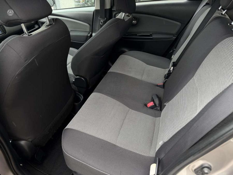 Brown Toyota Yaris 2016 in Vilnius, with an engine capacity of 1.50 L and mileage of 112 thousand km for 11555 €, photo 17 on AUTOMOTO.COM.LV