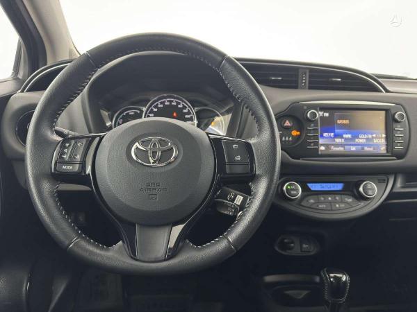 Brūns Toyota Yaris 2017 Viļņa, ar dzinēja tilpumu 1.49 L un nobraukumu 78 tūkst. km par 11900 €, foto 9 vietnē AUTOMOTO.COM.LV