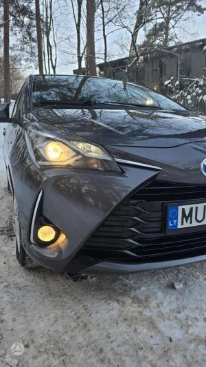 Brūns Toyota Yaris 2017 Viļņa, ar dzinēja tilpumu 1.50 L un nobraukumu 148 tūkst. km par 9900 €, foto  vietnē AUTOMOTO.COM.LV