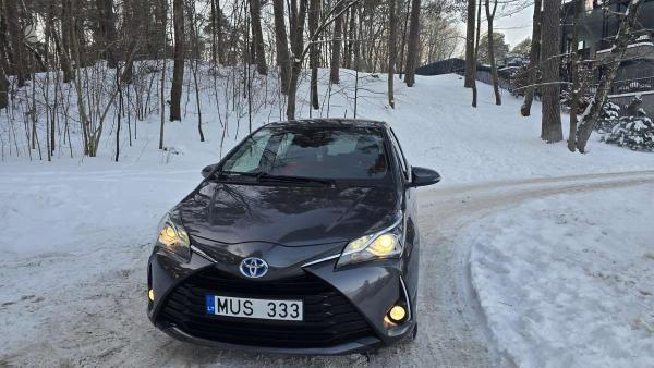 Brūns Toyota Yaris 2017 Viļņa, ar dzinēja tilpumu 1.50 L un nobraukumu 148 tūkst. km par 9900 €, foto 3 vietnē AUTOMOTO.COM.LV