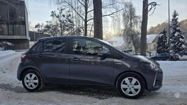 Brūns Toyota Yaris 2017 Viļņa, ar dzinēja tilpumu 1.50 L un nobraukumu 148 tūkst. km par 9900 €, foto 5 vietnē AUTOMOTO.COM.LV