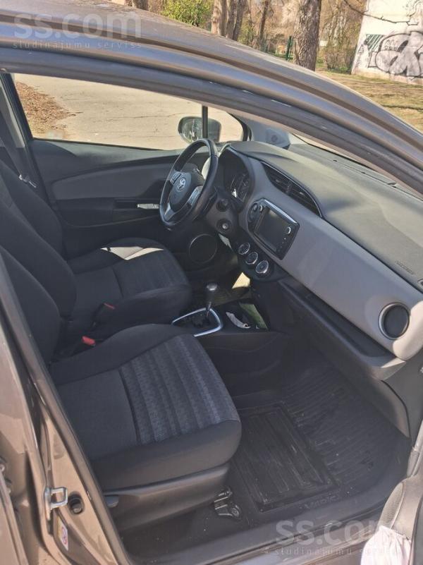 Brūns Toyota Yaris 2017 Rīga, ar dzinēja tilpumu 1.30 L un nobraukumu 83 tūkst. km par 7500 €, foto 3 vietnē AUTOMOTO.COM.LV