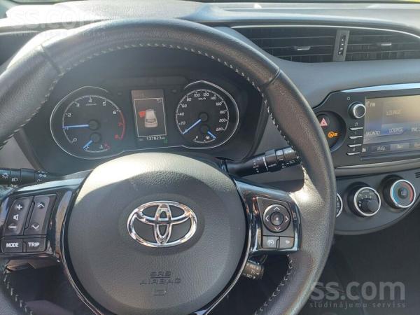 Brown Toyota Yaris 2017 in Jelgava, with an engine capacity of 1.50 L and mileage of 138 thousand km for 7300 €, photo 3 on AUTOMOTO.COM.LV
