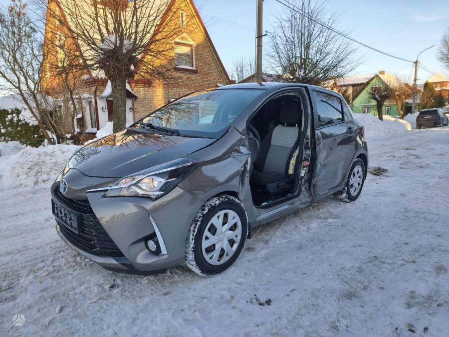 Brūns Toyota Yaris 2019 Šauļi, ar dzinēja tilpumu 1.50 L un nobraukumu 41 tūkst. km par 6900 €, foto 3 vietnē AUTOMOTO.COM.LV