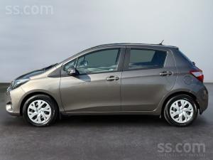 Brown Toyota Yaris 2019 in Riga, with an engine capacity of 1.50 L and mileage of 63 thousand km for 11290 €, photo 3 on AUTOMOTO.COM.LV