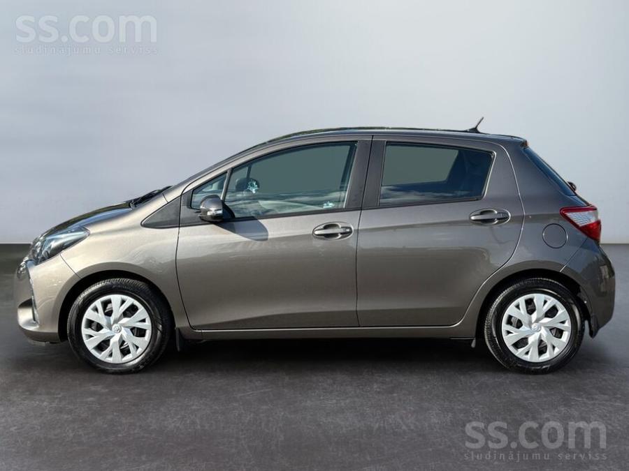Brown Toyota Yaris 2019 in Riga, with an engine capacity of 1.50 L and mileage of 63 thousand km for 11290 €, photo 3 on AUTOMOTO.COM.LV
