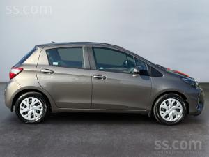 Brown Toyota Yaris 2019 in Riga, with an engine capacity of 1.50 L and mileage of 63 thousand km for 11290 €, photo 7 on AUTOMOTO.COM.LV