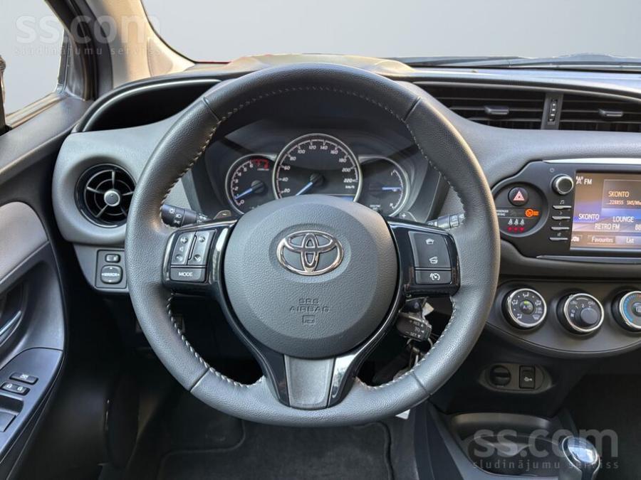 Brown Toyota Yaris 2019 in Riga, with an engine capacity of 1.50 L and mileage of 63 thousand km for 11290 €, photo 13 on AUTOMOTO.COM.LV