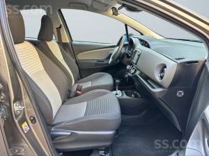 Brown Toyota Yaris 2019 in Riga, with an engine capacity of 1.50 L and mileage of 63 thousand km for 11290 €, photo 16 on AUTOMOTO.COM.LV