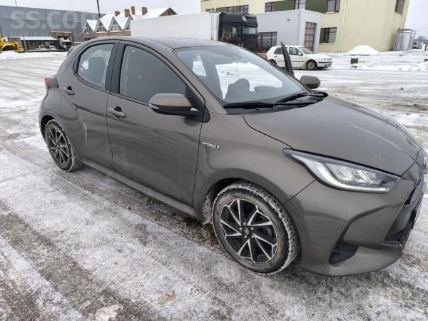 Brown Toyota Yaris 2020 in Madona, with an engine capacity of 1.50 L and mileage of 20 thousand km for 17000 €, photo 2 on AUTOMOTO.COM.LV