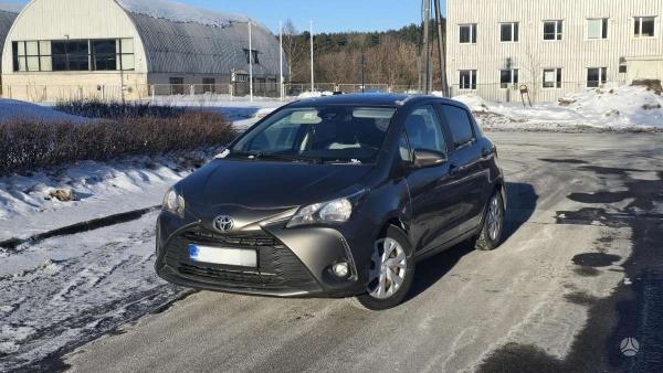Brown Toyota Yaris 2020 in Vilnius, with an engine capacity of 1.50 L and mileage of 248 thousand km for 8700 €, photo 1 on AUTOMOTO.COM.LV