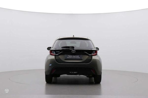 Brūns Toyota Yaris 2021 Viļņa, ar dzinēja tilpumu 1.49 L un nobraukumu 91 tūkst. km par 14900 €, foto 4 vietnē AUTOMOTO.COM.LV