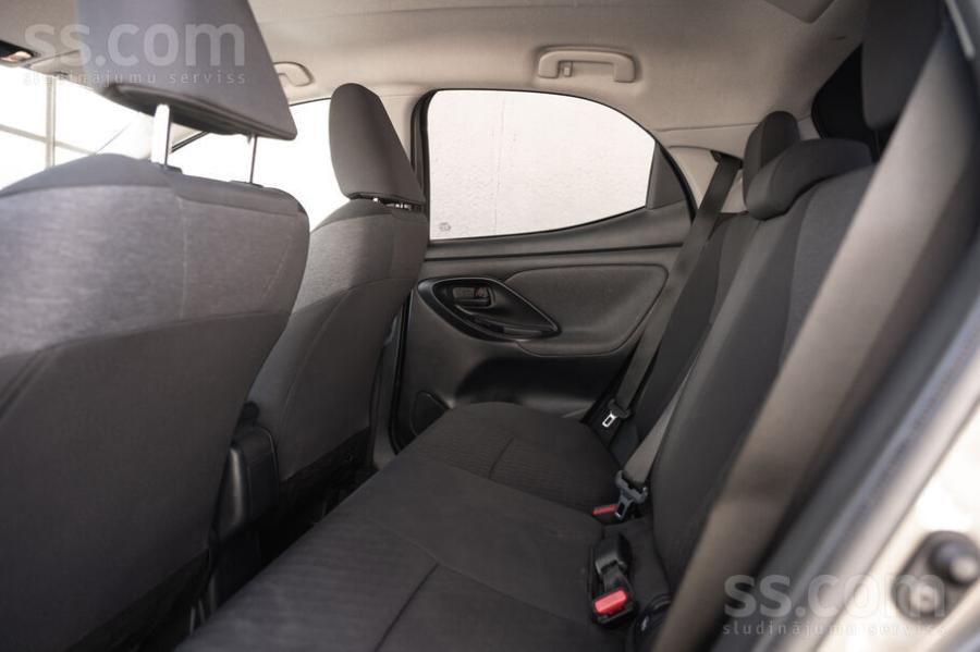 Brūns Toyota Yaris 2021 Rīga, ar dzinēja tilpumu 1.50 L un nobraukumu 51 tūkst. km par 15990 €, foto 17 vietnē AUTOMOTO.COM.LV