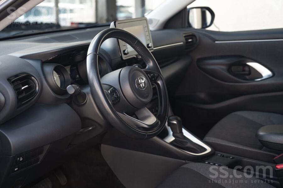 Brūns Toyota Yaris 2021 Rīga, ar dzinēja tilpumu 1.50 L un nobraukumu 51 tūkst. km par 15990 €, foto 21 vietnē AUTOMOTO.COM.LV