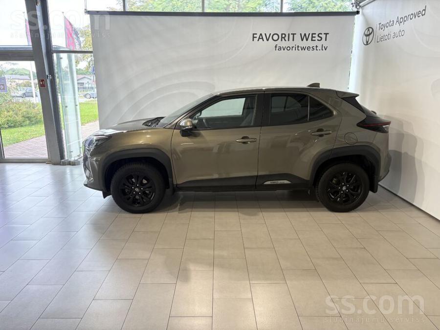 Brūns Toyota Yaris 2023 Ventspils, ar dzinēja tilpumu 1.50 L un nobraukumu 117 tūkst. km par 20490 €, foto 3 vietnē AUTOMOTO.COM.LV