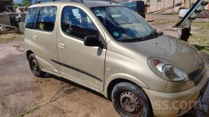 Brūns Toyota Yaris 2000 Jelgava, ar dzinēja tilpumu 1.30 L un nobraukumu 353 tūkst. km par 1200 €, foto  vietnē AUTOMOTO.COM.LV
