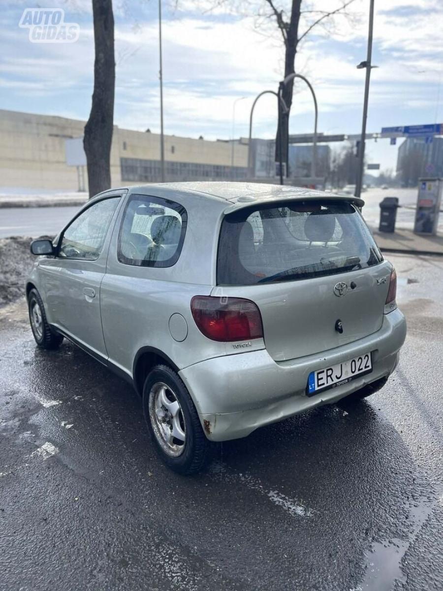 Toyota Yaris 2002 Viļņa, ar dzinēja tilpumu 1.40 L un nobraukumu 200 tūkst. km par 650 €, foto 2 vietnē AUTOMOTO.COM.LV