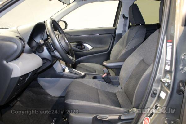 Бежевый Тойота Yaris Cross 2022 в Таллин, объемом двигателя 1.50 л и пробегом 40 тыс. км за 18990 €, фото 11 на AUTOMOTO.COM.LV