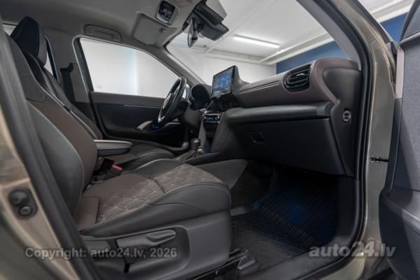 Бежевый Тойота Yaris Cross 2023 в Таллин, объемом двигателя 1.49 л и пробегом 48 тыс. км за 23900 €, фото 11 на AUTOMOTO.COM.LV