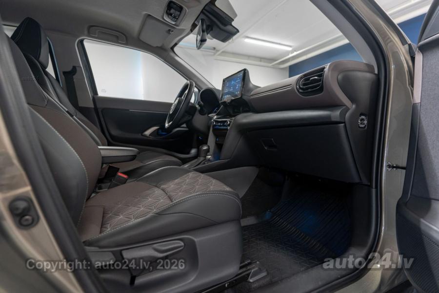 Smilšu krāsa Toyota Yaris Cross 2023 Tallina, ar dzinēja tilpumu 1.49 L un nobraukumu 48 tūkst. km par 23900 €, foto 11 vietnē AUTOMOTO.COM.LV