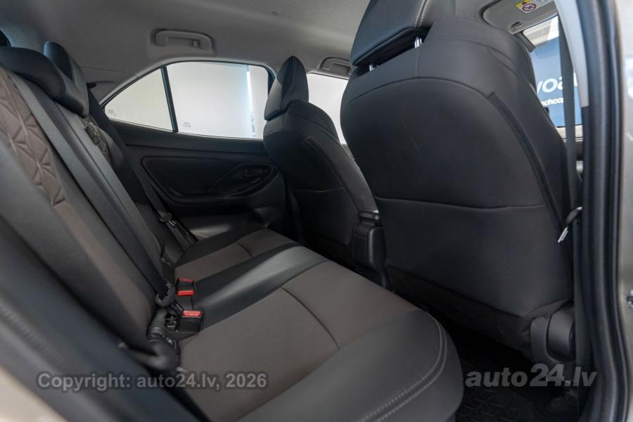 Smilšu krāsa Toyota Yaris Cross 2023 Tallina, ar dzinēja tilpumu 1.49 L un nobraukumu 48 tūkst. km par 23900 €, foto 12 vietnē AUTOMOTO.COM.LV