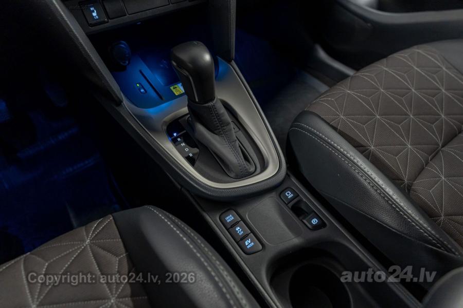 Smilšu krāsa Toyota Yaris Cross 2023 Tallina, ar dzinēja tilpumu 1.49 L un nobraukumu 48 tūkst. km par 23900 €, foto 15 vietnē AUTOMOTO.COM.LV