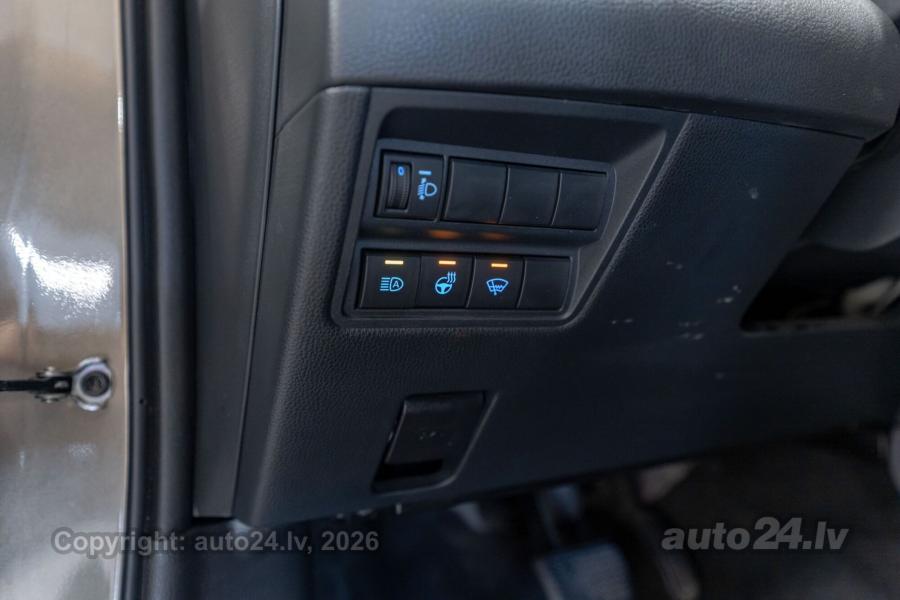Smilšu krāsa Toyota Yaris Cross 2023 Tallina, ar dzinēja tilpumu 1.49 L un nobraukumu 48 tūkst. km par 23900 €, foto 16 vietnē AUTOMOTO.COM.LV