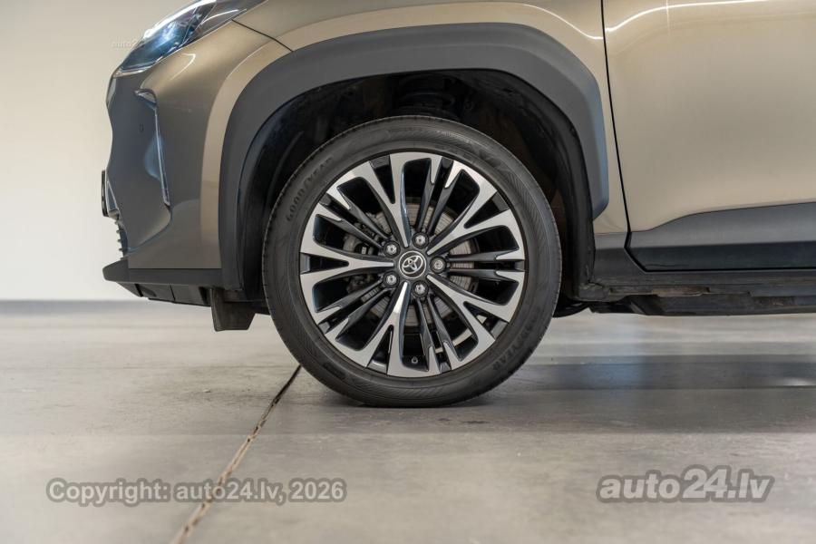 Smilšu krāsa Toyota Yaris Cross 2023 Tallina, ar dzinēja tilpumu 1.49 L un nobraukumu 48 tūkst. km par 23900 €, foto 19 vietnē AUTOMOTO.COM.LV