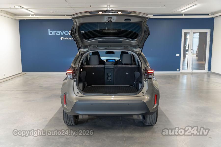 Smilšu krāsa Toyota Yaris Cross 2023 Tallina, ar dzinēja tilpumu 1.49 L un nobraukumu 48 tūkst. km par 23900 €, foto 20 vietnē AUTOMOTO.COM.LV
