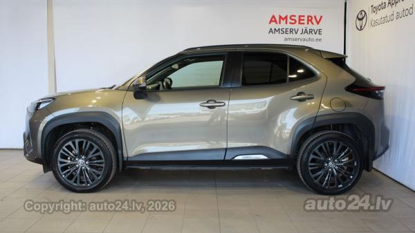 Бежевый Тойота Yaris Cross 2024 в Таллин, объемом двигателя 1.50 л и пробегом 28 тыс. км за 26490 €, фото 3 на AUTOMOTO.COM.LV