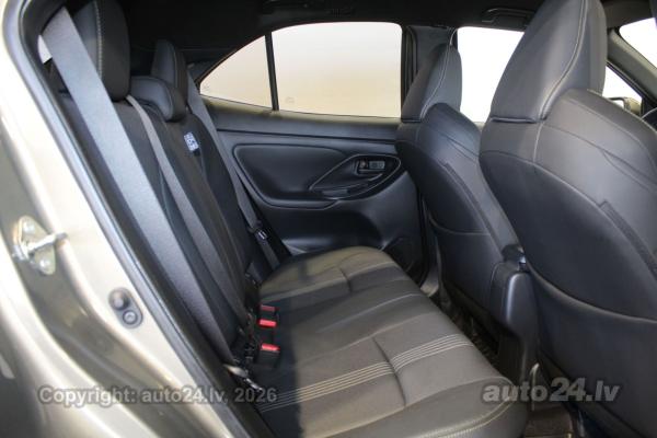 Бежевый Тойота Yaris Cross 2024 в Таллин, объемом двигателя 1.50 л и пробегом 28 тыс. км за 26490 €, фото 7 на AUTOMOTO.COM.LV